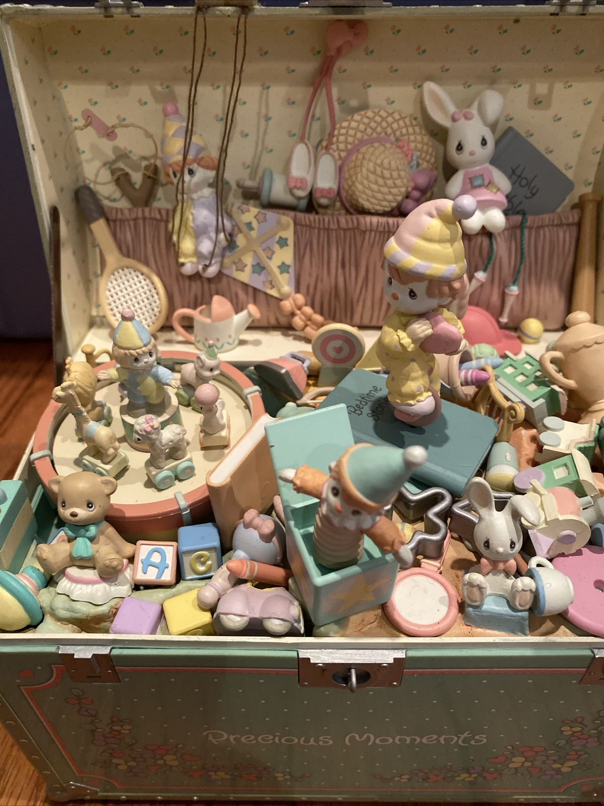 Precious Moments Toy Chest Deluxe Action Musical My Favorite Things ...
