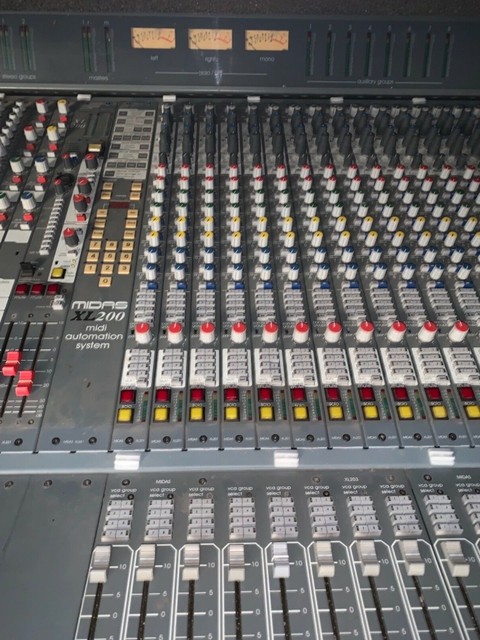 MIDAS XL200 Live Performance Console With 2 Xl2900 Power Supply Unit ...