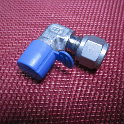 SSP Grip® 1/4 Tube OD x 1/4 NPT Male Pipe 90°ELBOW Connector 316 ...