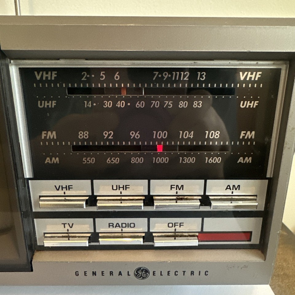 Vintage GE 7-7150B 1984 Television Portable CRT TV AM/FM Radio Works ...