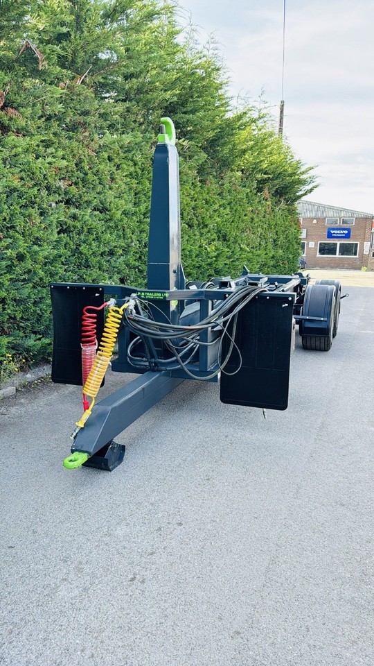 Hook loader Trailer Skip RoRo Bin Lift Tree Surgeon ARB Forestry Unimog ...