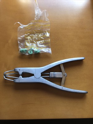 Animal Health & Veterinary - Vintage Elastrator