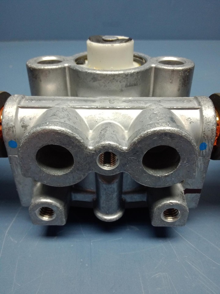 Bendix K109891/K105762 ATR-6 Brake Traction Relay Valve w/2 Bendix ...