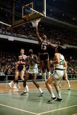 Wilt Chamberlain Of The Los Angeles Lakers Shoots 1968 Old Basketball ...