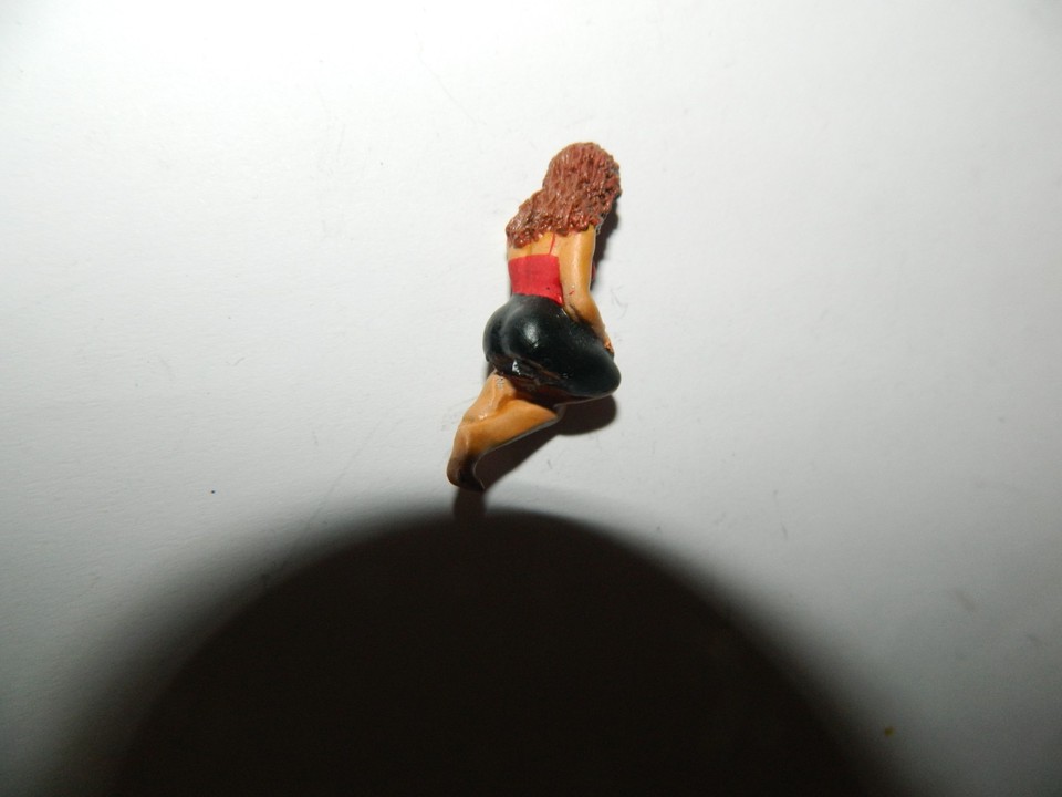 WHITE METAL O GAUGE SITTING WOMAN 1:43 SCALE DIORAMA FIGURE | eBay UK