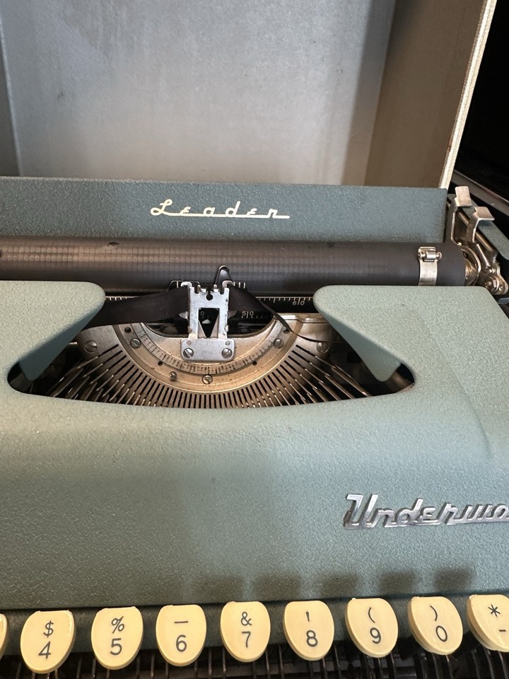 Vintage 1940's Underwood Leader Manual Typewriter with Case and Manual ...