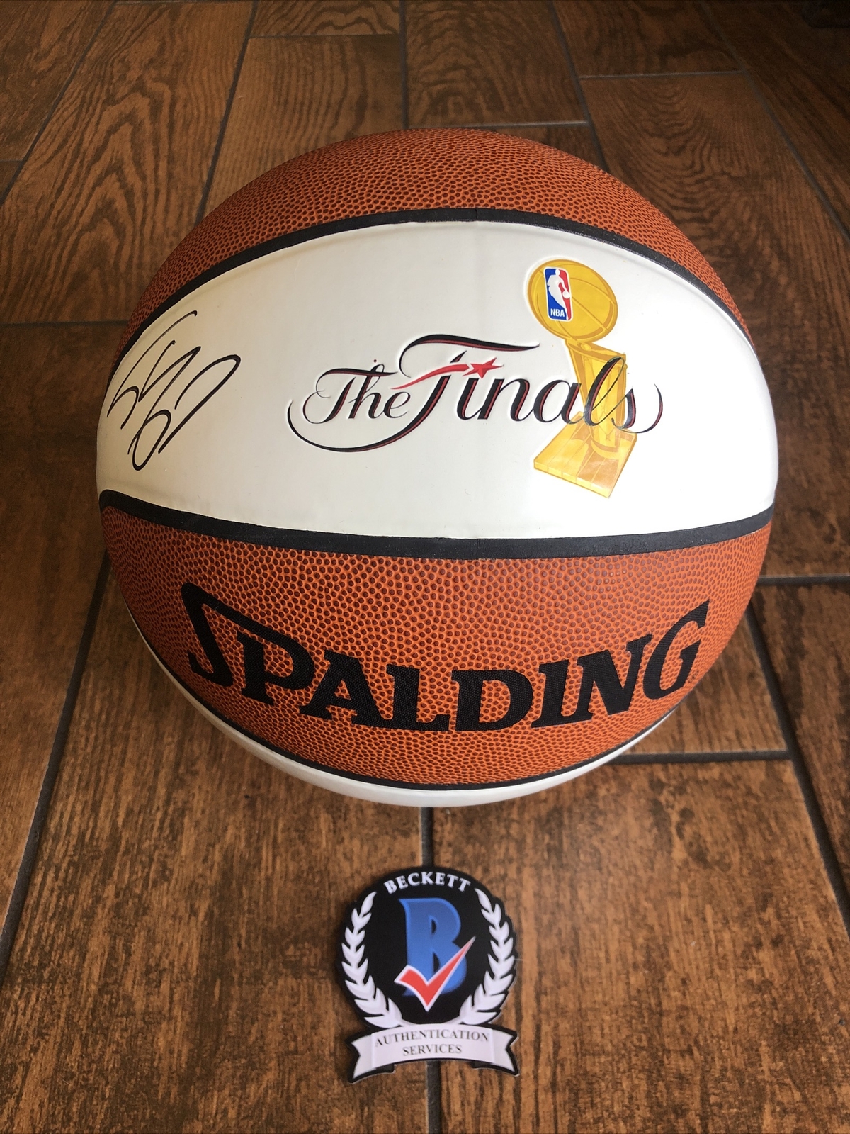 SHAQ SIGNED SPALDING FINALS GAME Ball SERIES BASKETBALL BECKETT ...