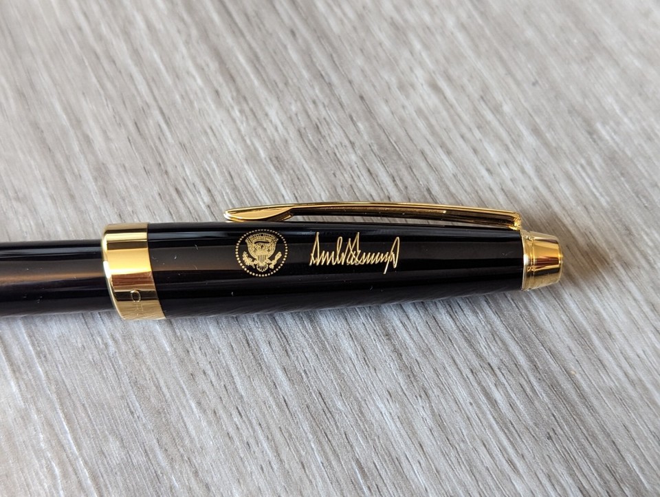 President Donald Trump Presidential Seal White House Issue VIP Gift Pen ...