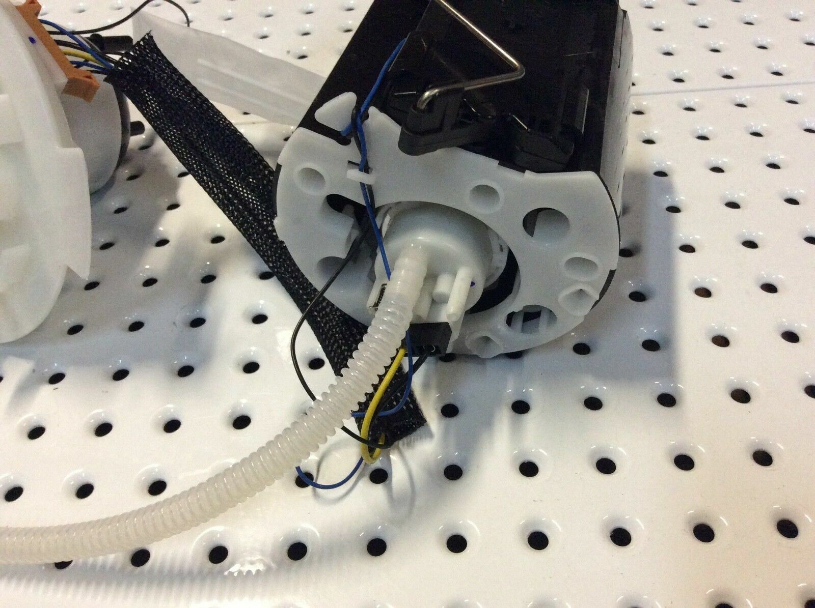 FUEL PUMP LAND ROVER FREELANDER 2, 2007-2012 3.2L WFX00200, LR020016 ...