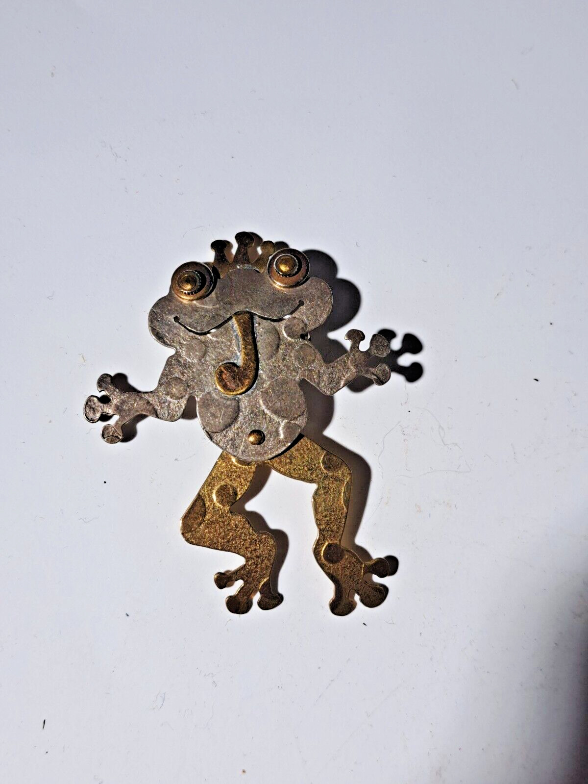 VINTAGE HOOD 95 SIGNED ARTICULATED FROG PIN BROOCH - Gem