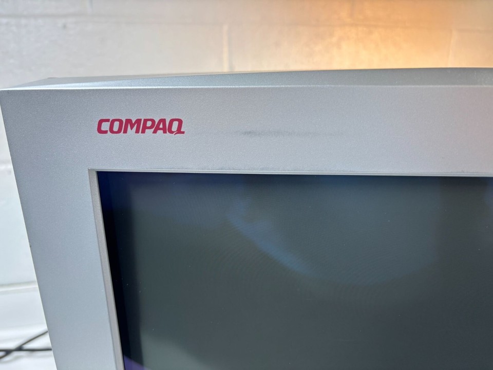 Compaq FS7555 15-Inch CRT Monitor Color Display Silver Vintage 2004 ...