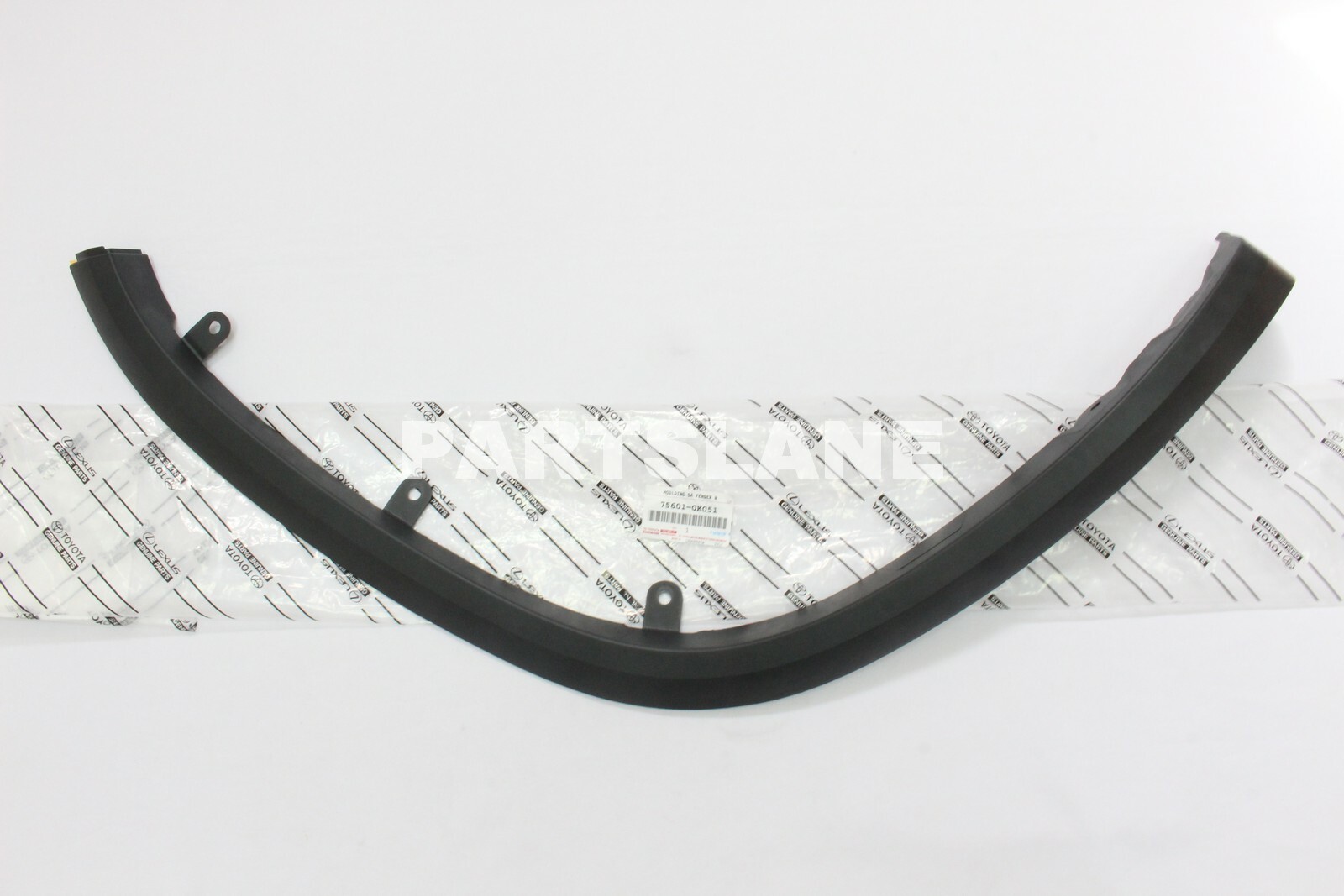 Toyota Fortuner GGN155 LAN155 OEM Front Right Fender Moulding 75601 ...