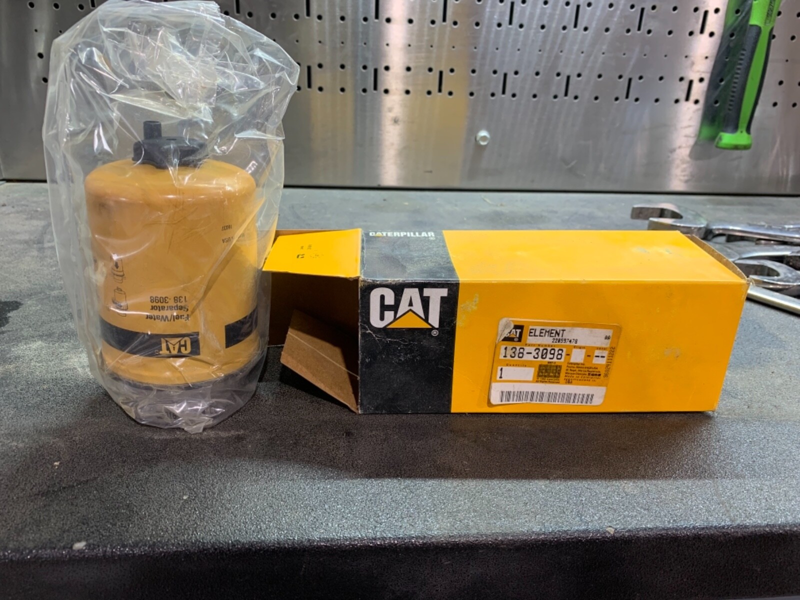 NOS Genuine Caterpillar 138-3098 CAT fuel filter element | eBay