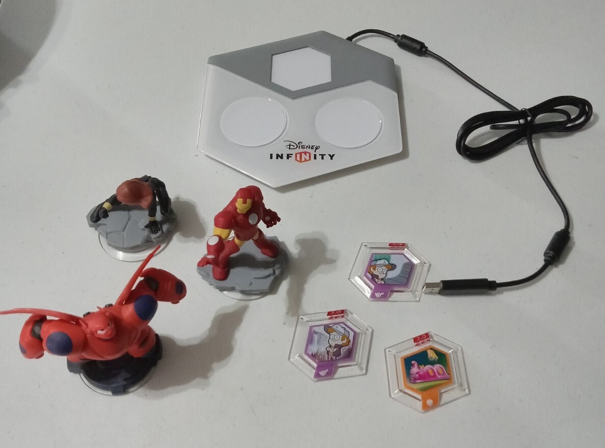 DISNEY INFINITY Portal Base Game Pad Model INF-8032386 Set Includes 6 ...