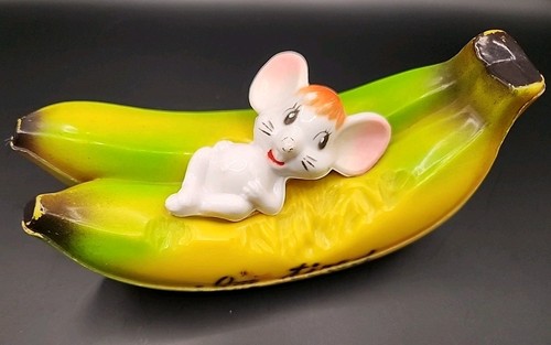 VINTAGE Mouse Sitting on Banana “I’m Tired Of Eating “ Plastic Coin ...