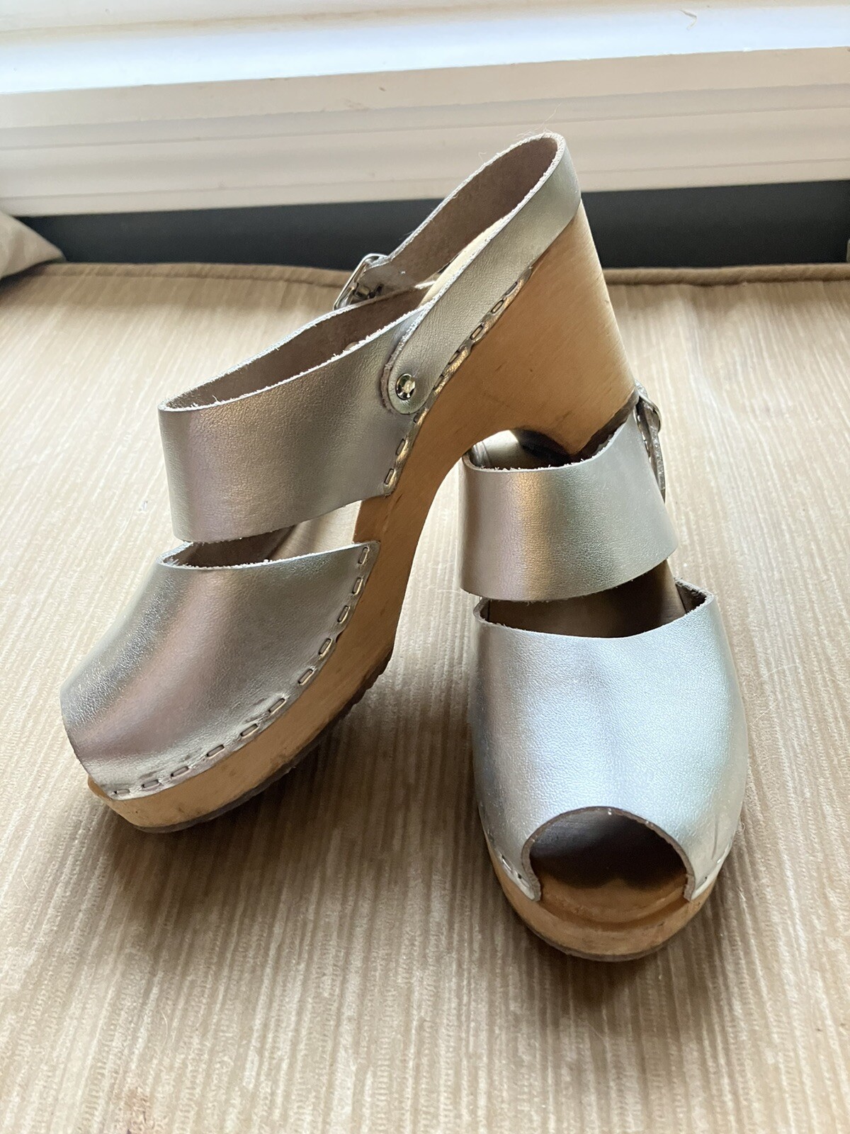 Skane Toffeln Open Toe Back Strap Heeled Clogs Silver Leather Size US 7 ...