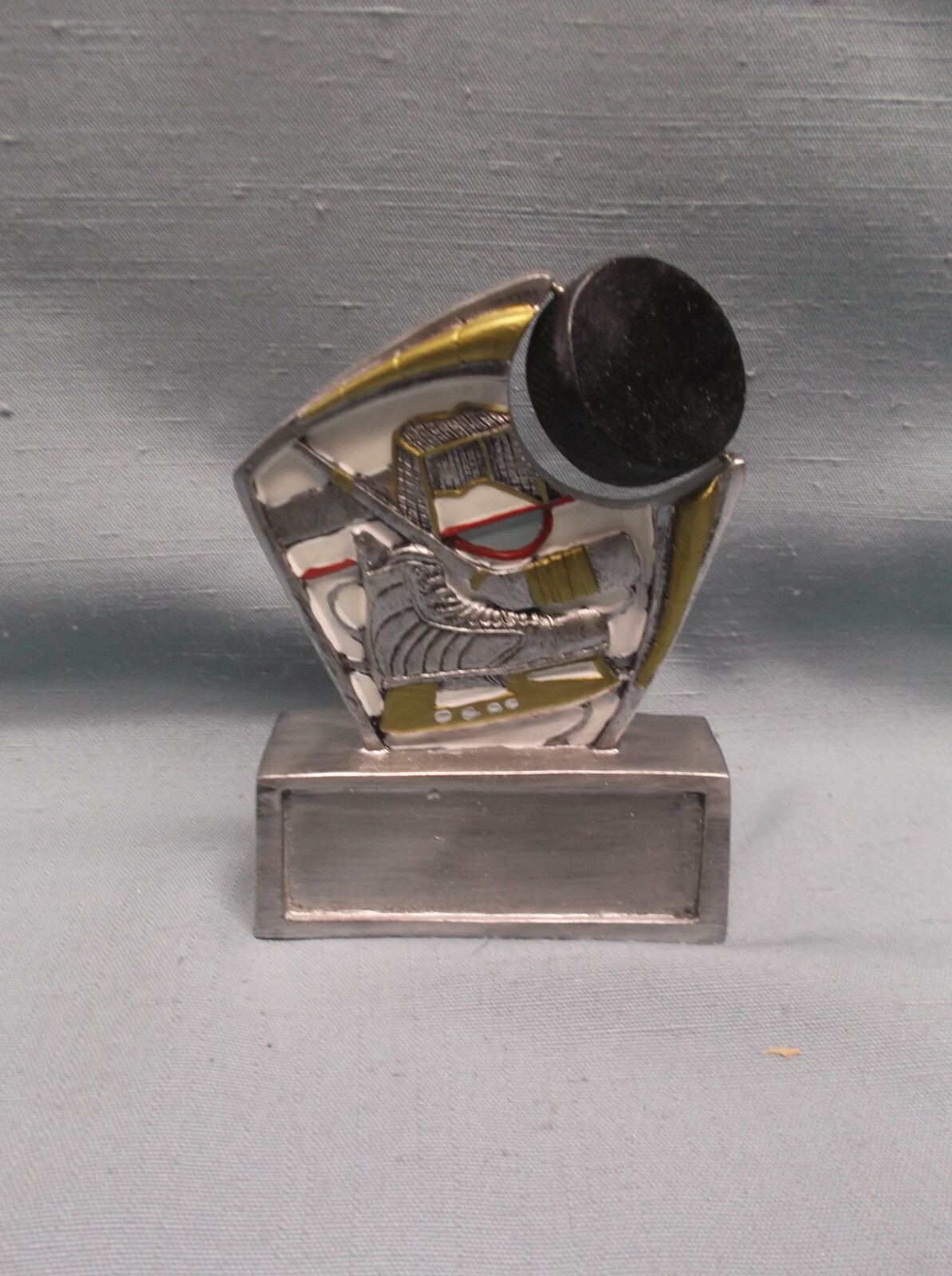 HOCKEY resin spinning puck trophy award RSSH1 | eBay