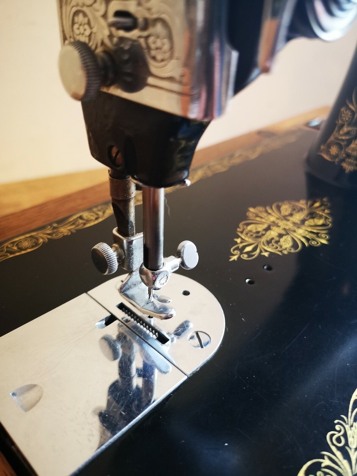 Prettiest early ¾ size Singer 99k sewing machine ~ Stunning timewarp ...