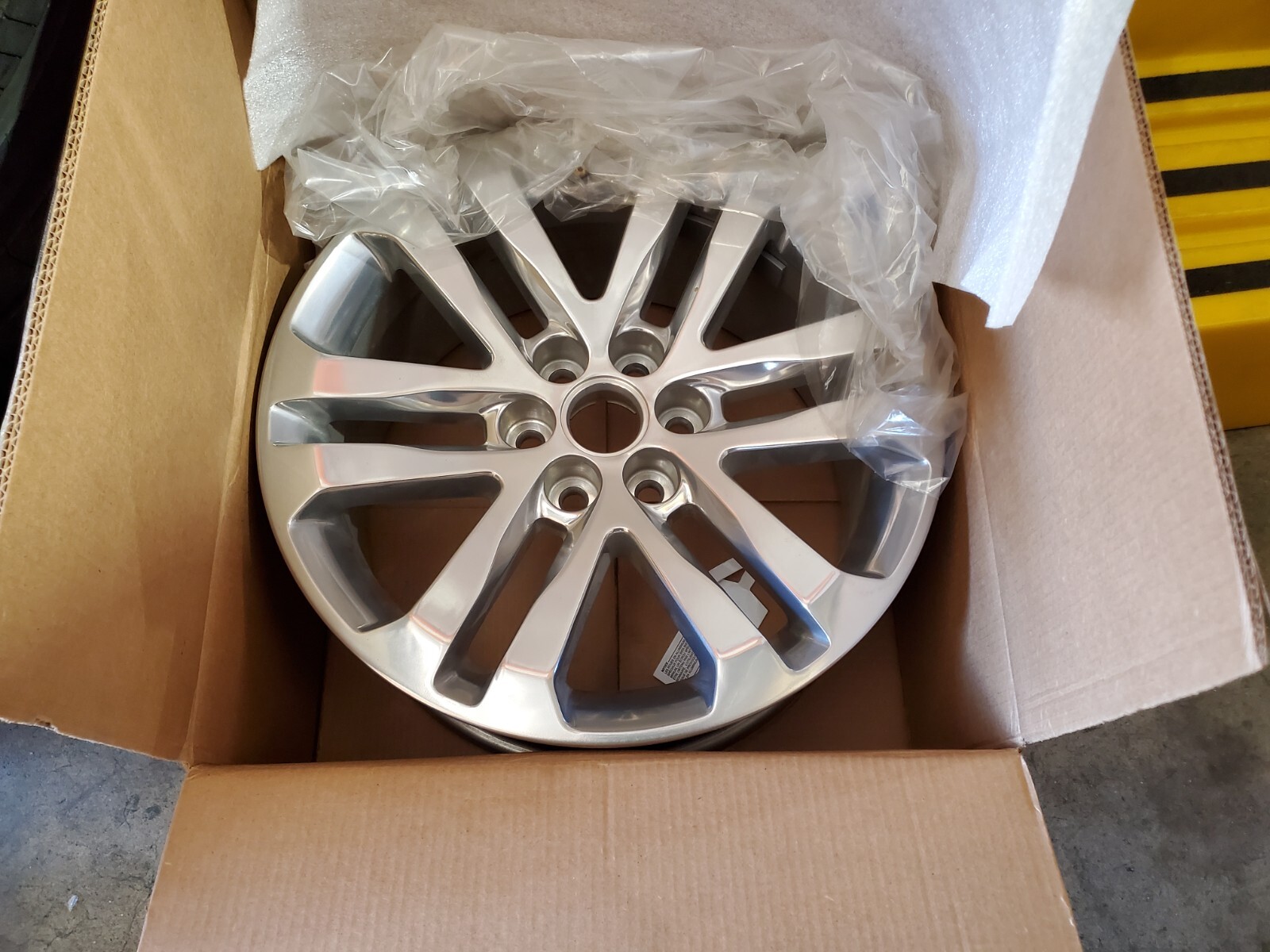 1 x 18" GMC Canyon OEM Factory Take Off Wheel Rim 18x8.5 GM 22901344 ...