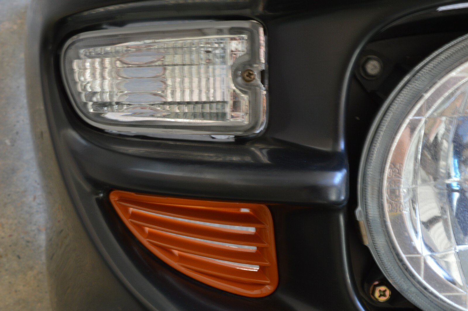 GENUINE SUBARU WRX RH FRONT BUMPER BAR ORANGE VENT 99- 00 GC8 GF8 ...