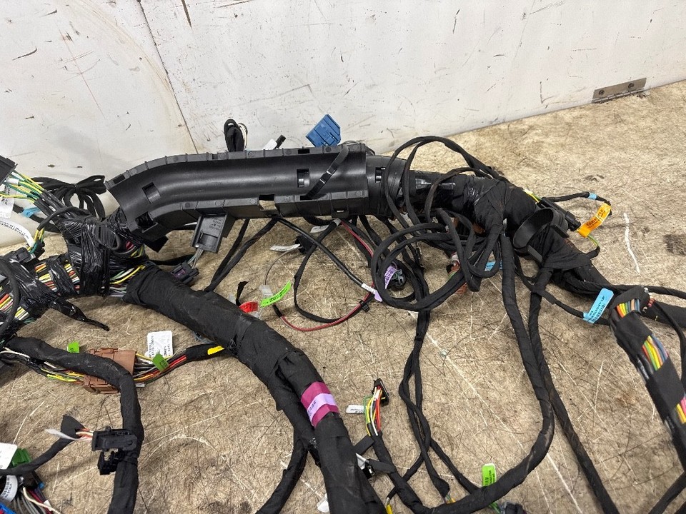 Kenworth T880 Dash Wiring Harness From 2023 T880 | eBay