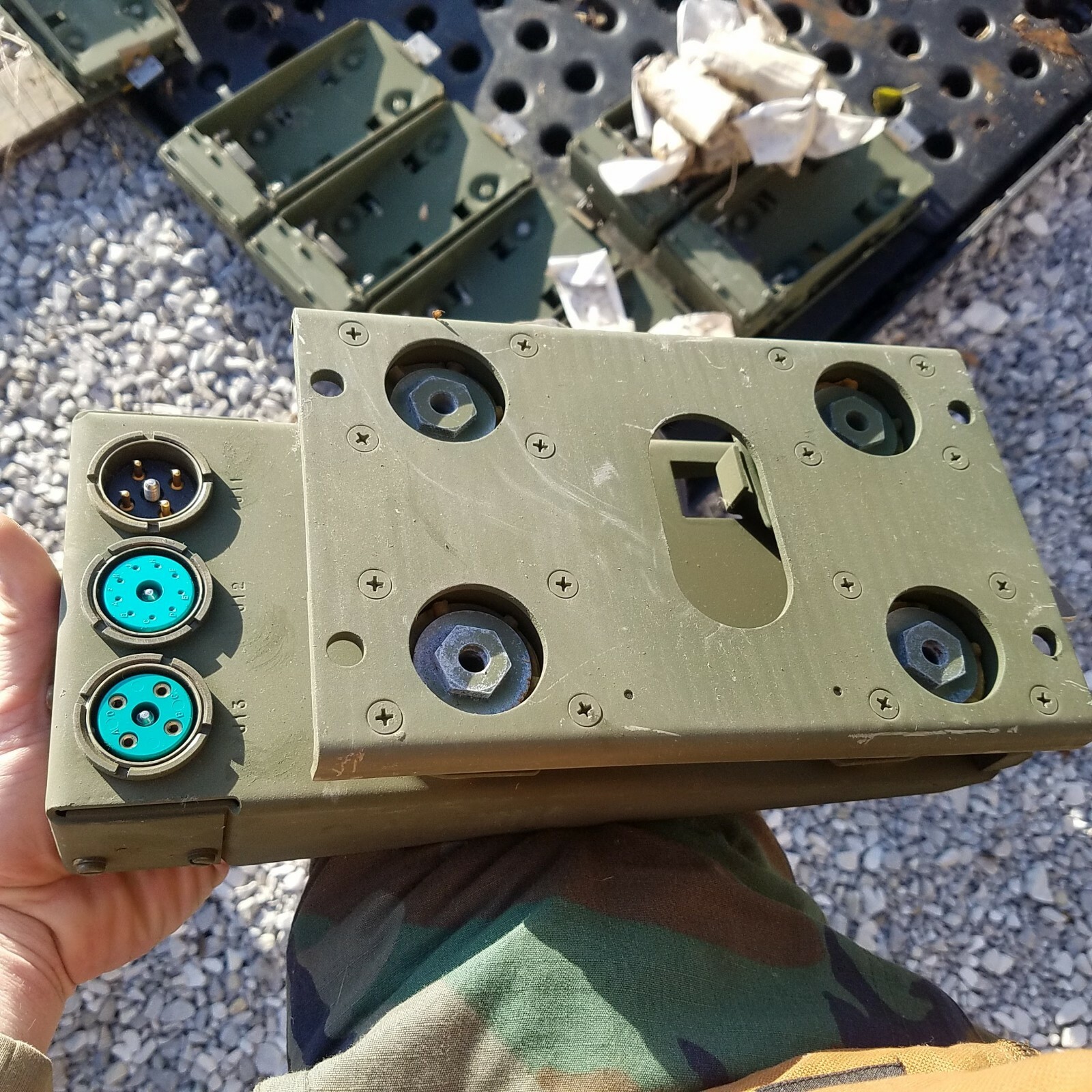 (1) MT-1898/VRC MOUNT FOR R-442/VRC MILITARY RADIO HUMVEE MILITARY FREE ...