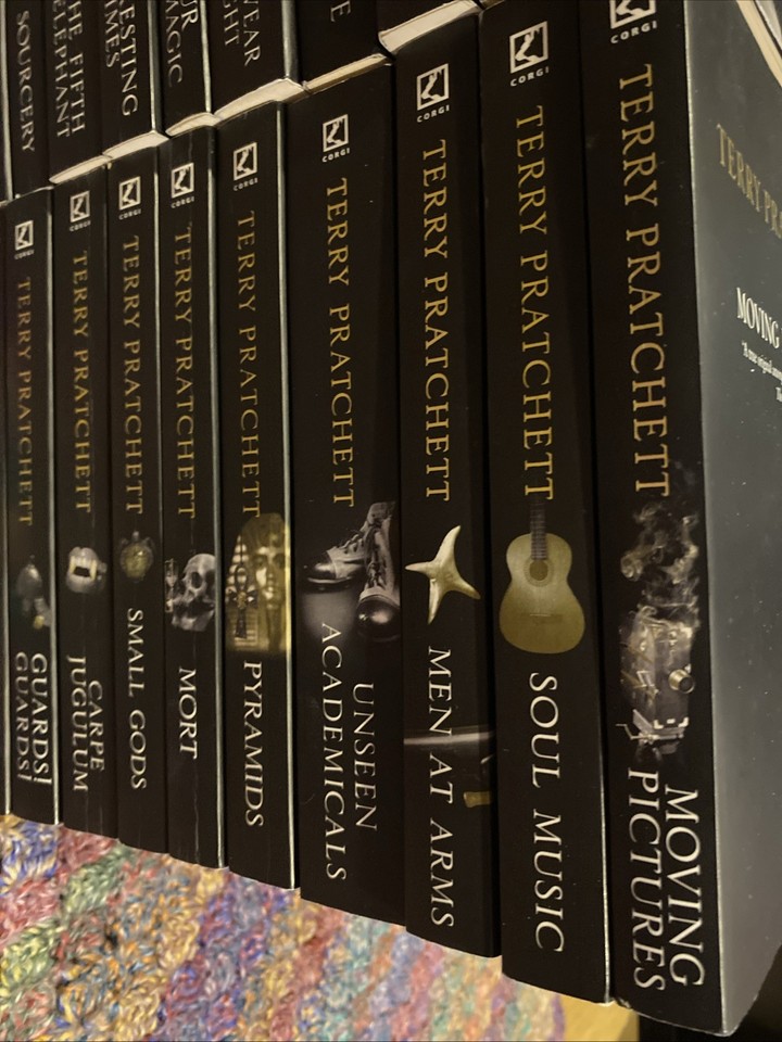 Terry Pratchett Book Bundle Job Lot of 20 Books Discworld (Read ...