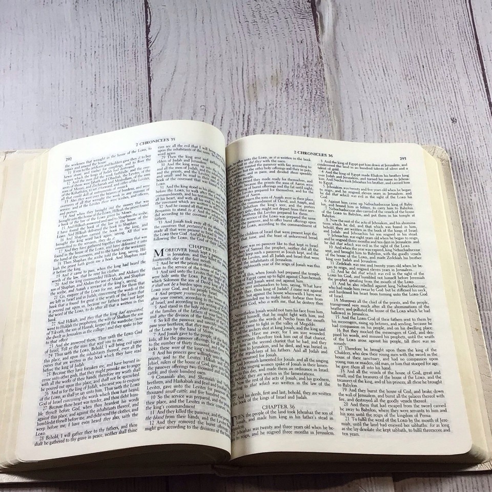 Vintage 1977 Crusade Bible Publishers White Gold Letters KJV Bible | eBay
