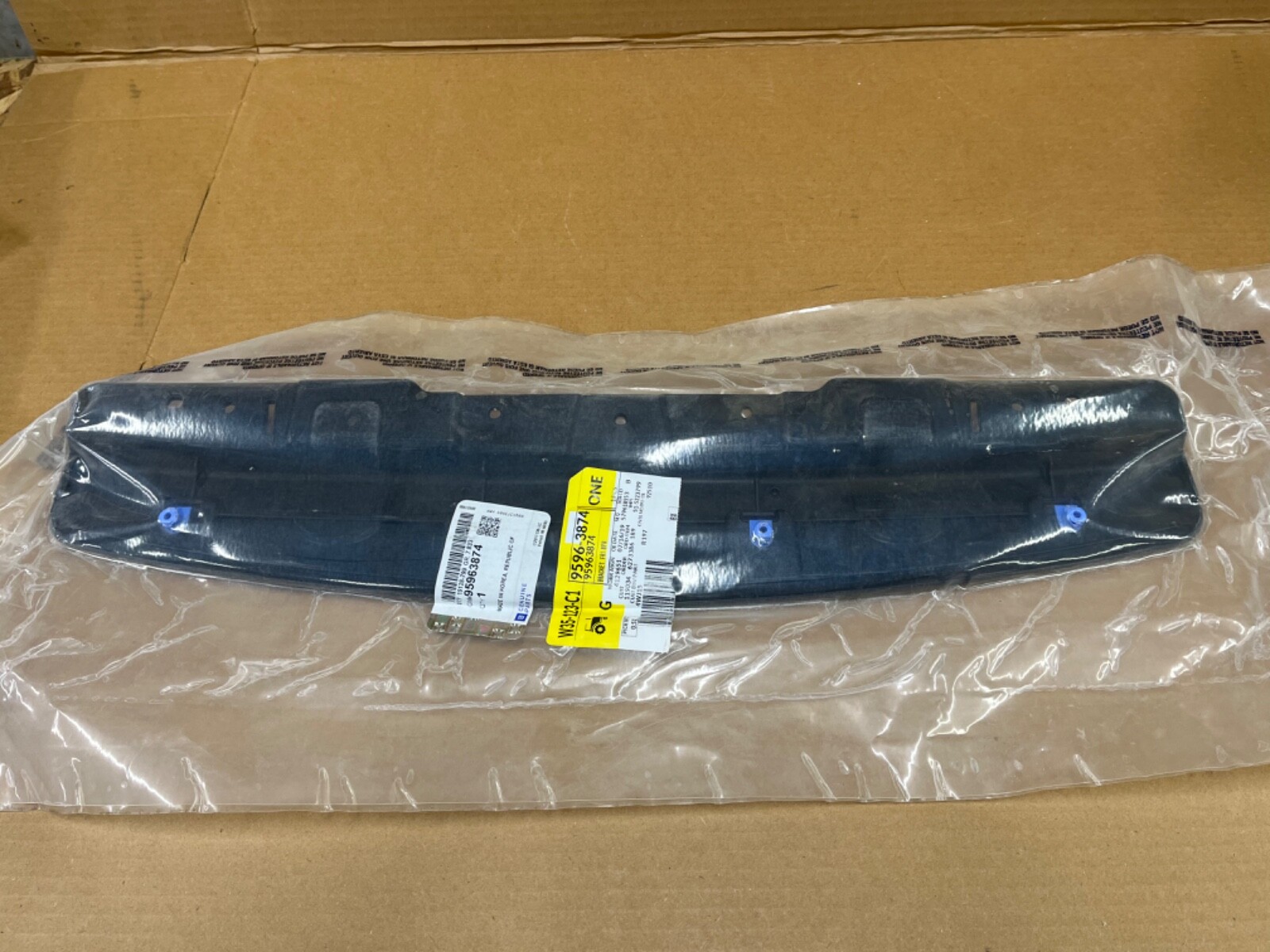 New GM 2011-15 Cruze front bumper center bracket 95963874 | eBay