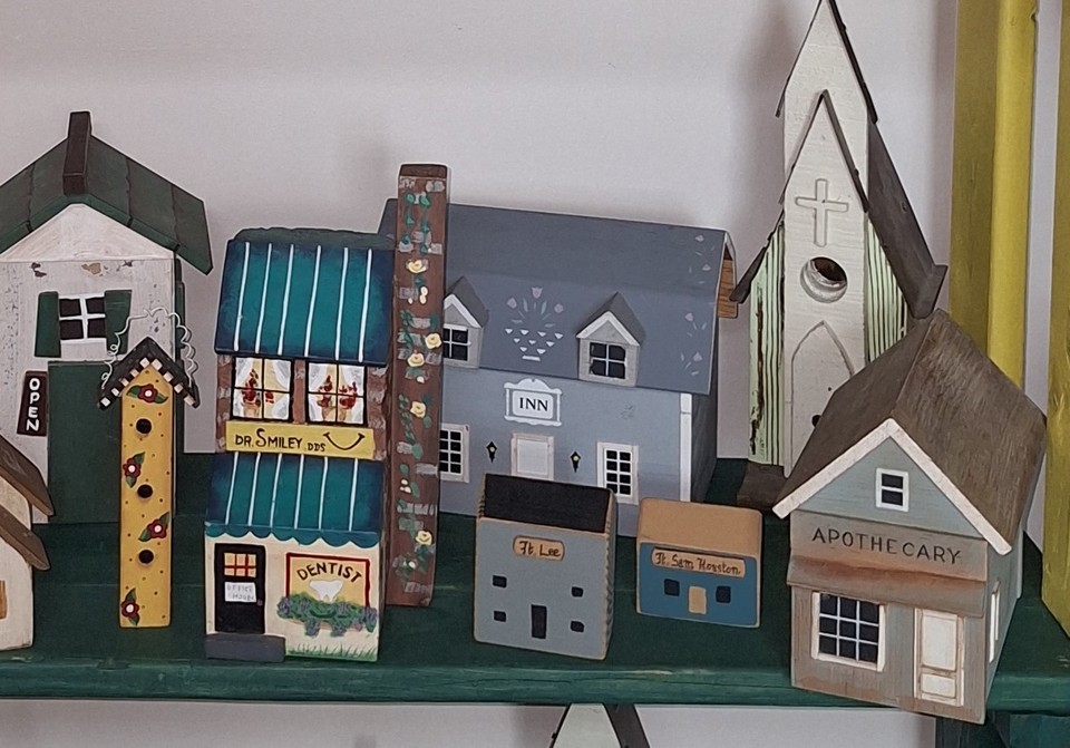 Collectibles Miniature Village Houses & Figurines - Wood, Resin ...