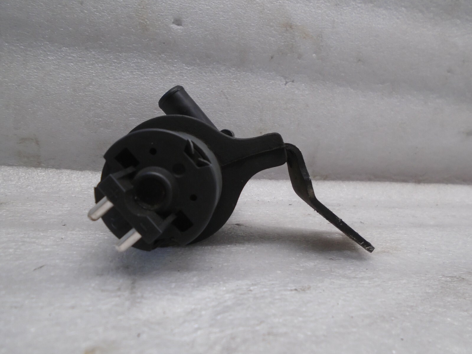 99-03 MERCEDES CLK430 AUXILIARY WATER HEATER PUMP VALVE 0018353564 OEM ...