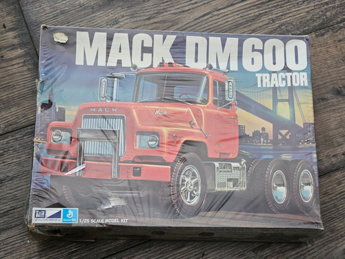 1972 MPC Mack DM 600 Tractor Semi Truck 1/25 Plastic Model Kit 1-0854 ...