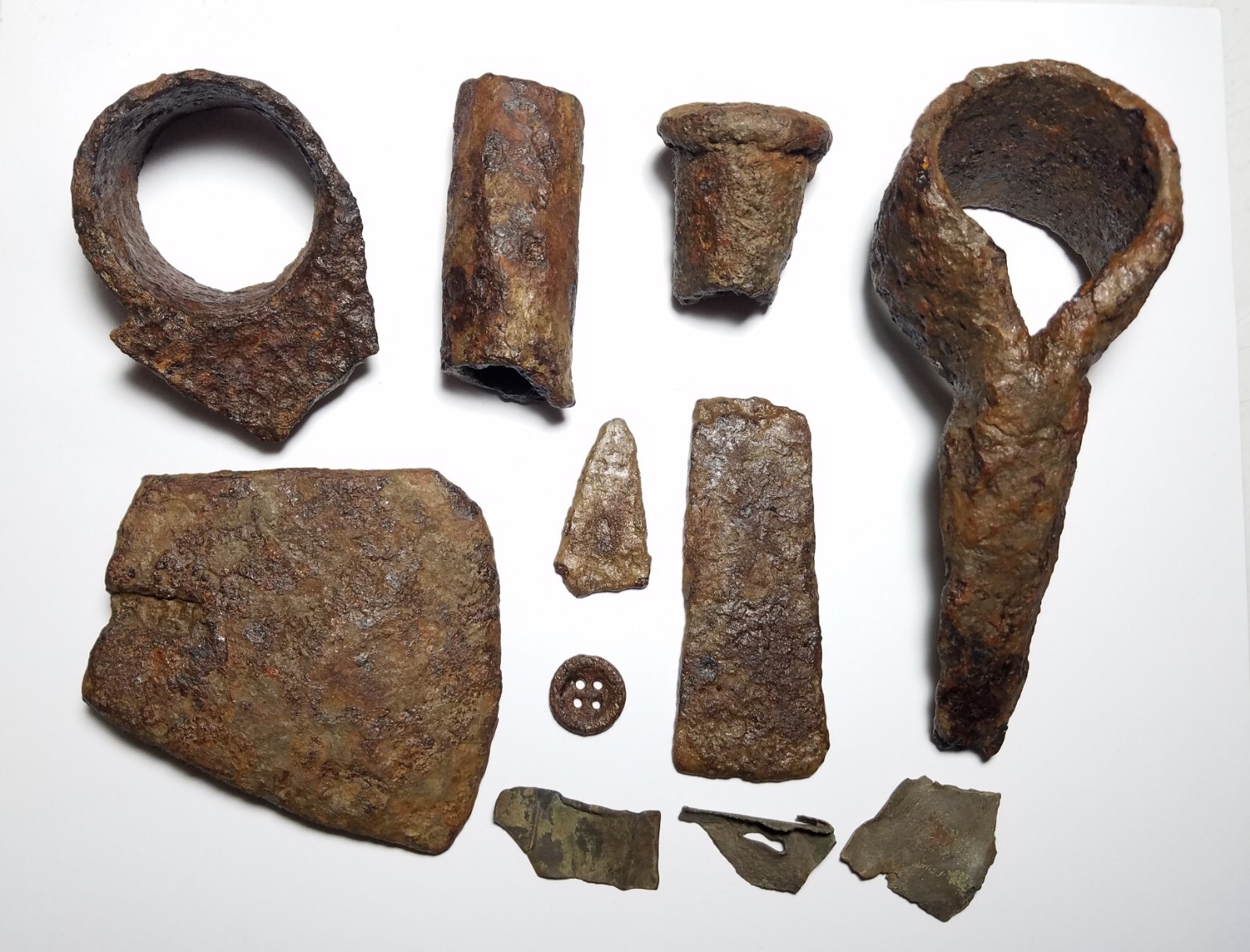 Lot of 11 Nebraska Pawnee artifacts arrowheads scrapers hoes fur trade ...