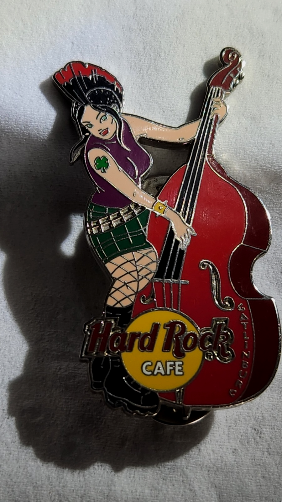 HARD ROCK CAFE GATLINBURG SEXY GIRL WITH MOHAWK PLAYING BASS GUITAR PIN ...
