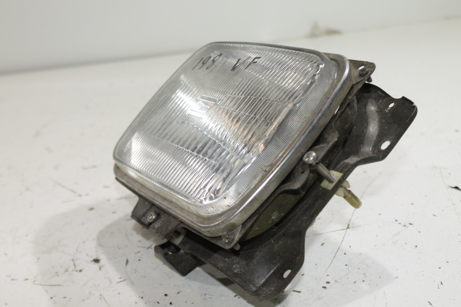 84-85 HONDA INTERCEPTOR 700 VF700 750 FRONT HEADLIGHT HEAD LIGHT LAMP ...