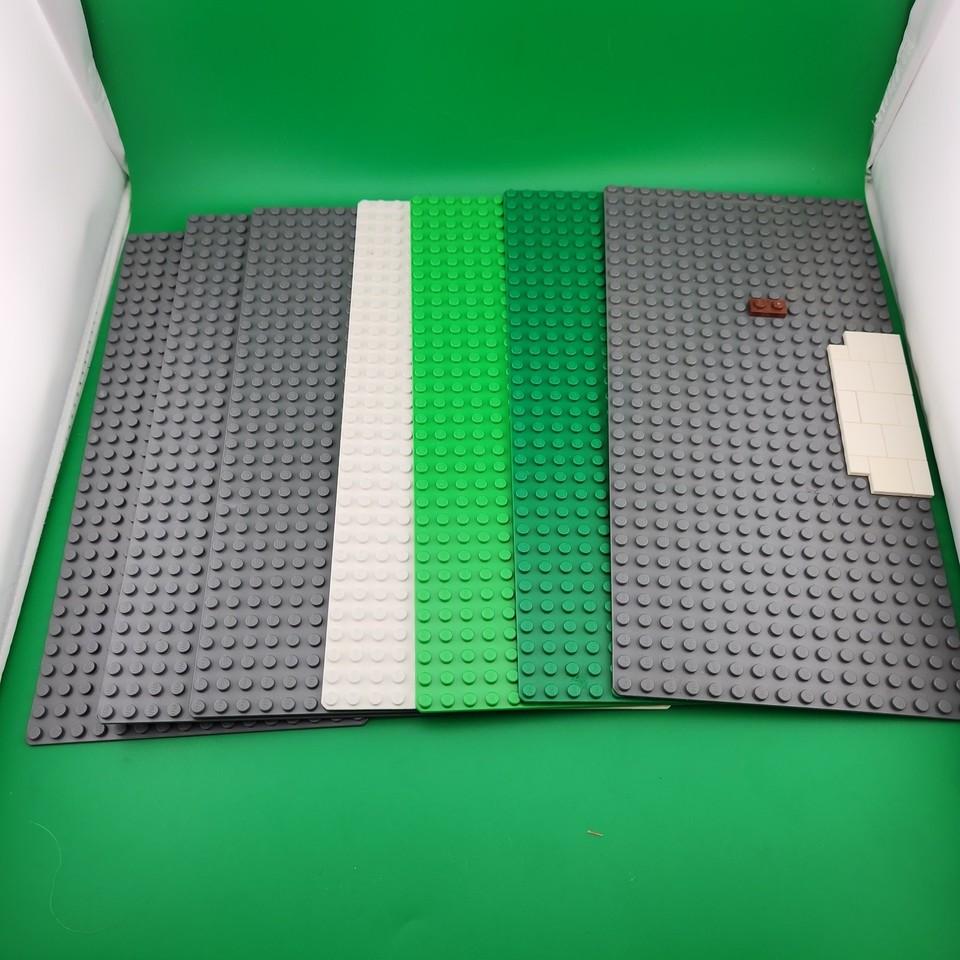 LEGO Base plate Lot Base Plates, Roads, 1 Runway Piece W/Airplane Wings ...