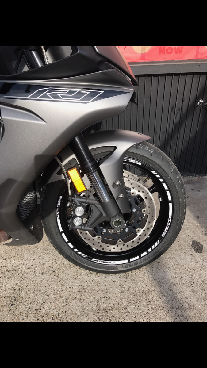 Custom Yamaha R1 White