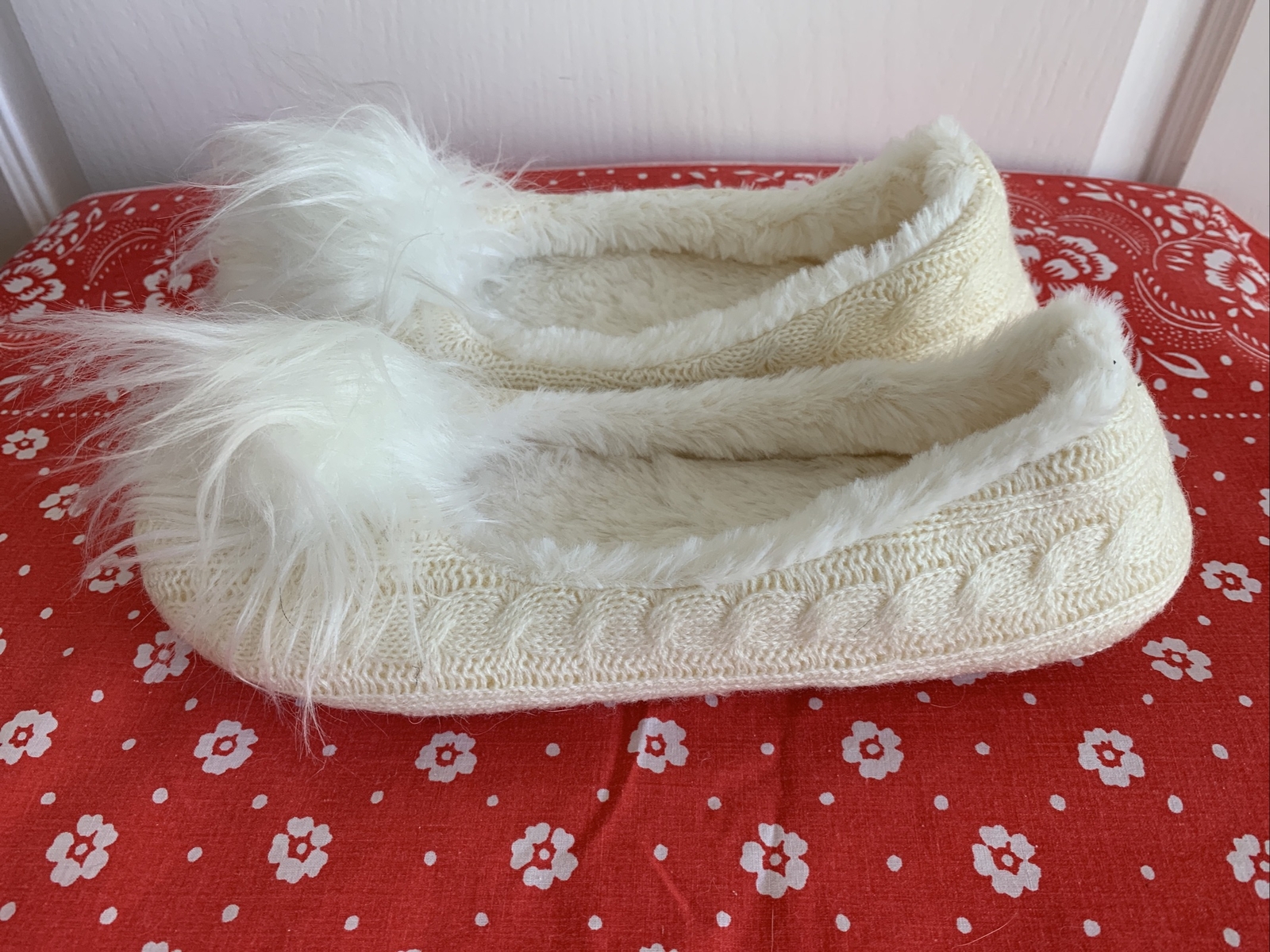 Fleece Lined Luxe Cozy Cream Color Slippers Skids Rubber Women's Size S ...