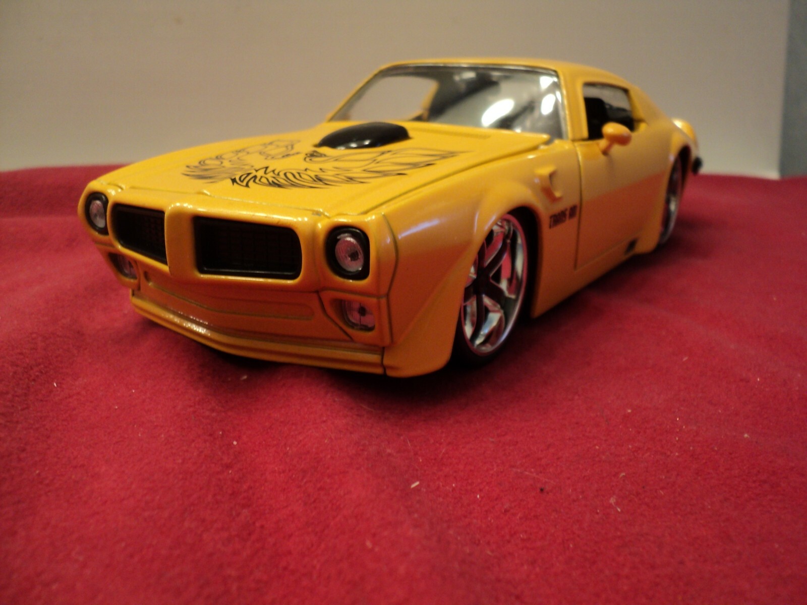 Jada 1972 Pontiac Firebird T/A 1/24 scale new no box yellow exterior 2019