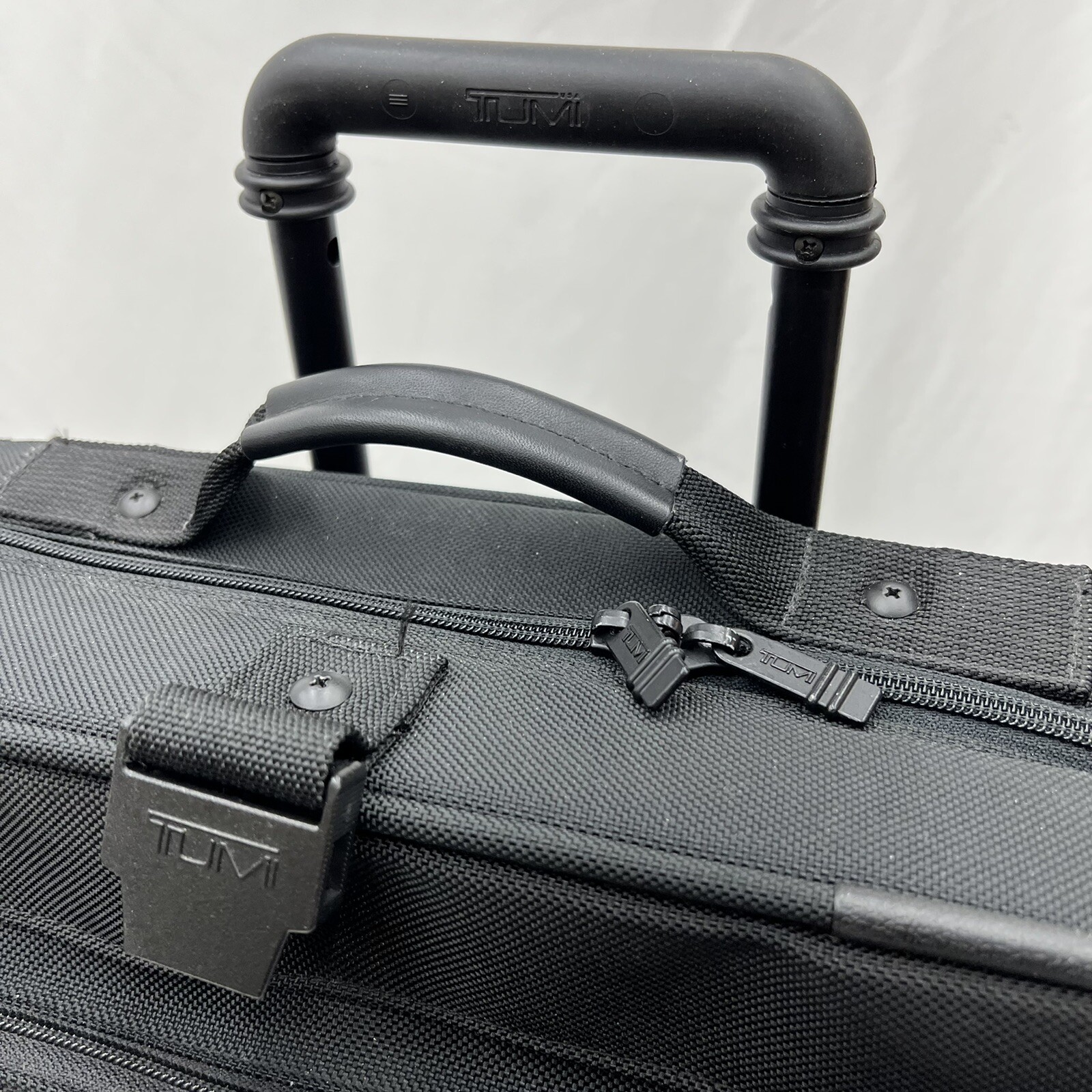 Tumi Alpha Garment Suitcase Upright Wheeled Travel Ba… - Gem