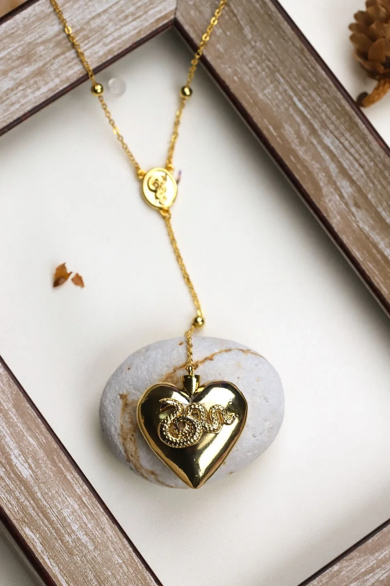 Lana Del Rey Gold Tooth