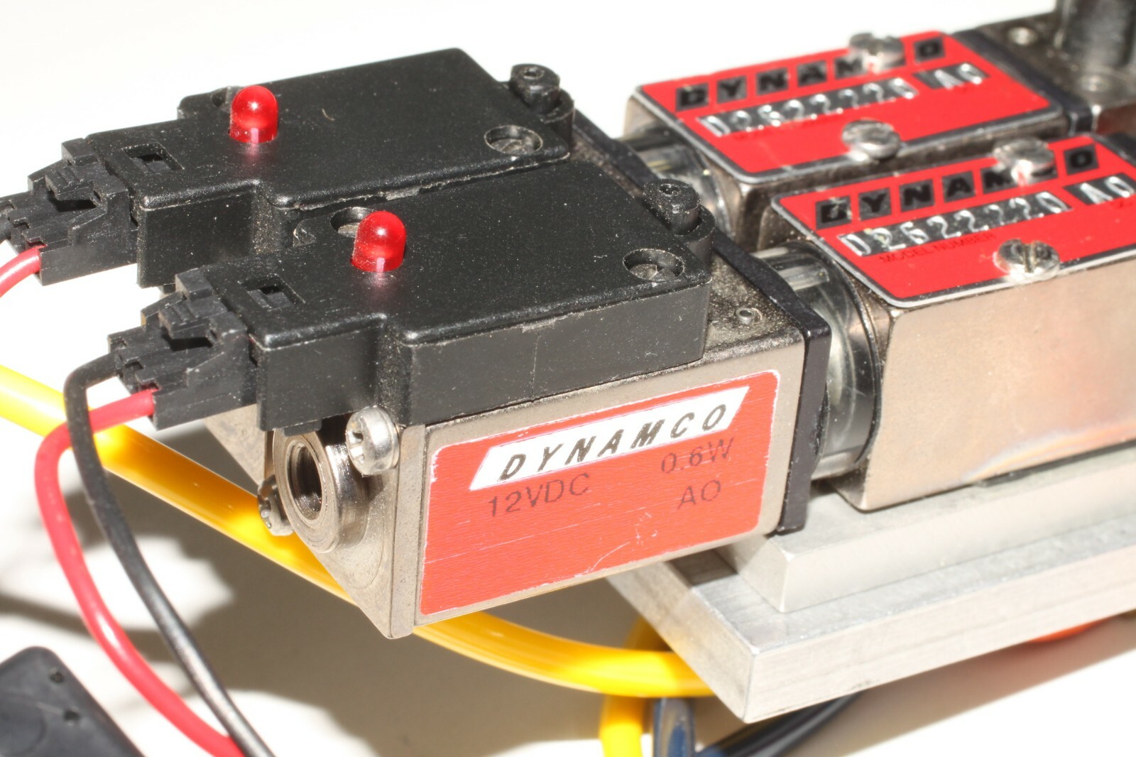 DYNAMCO D2622220 Solenoid Valve 12VDC 0.6W Pneumatic Assembly | eBay