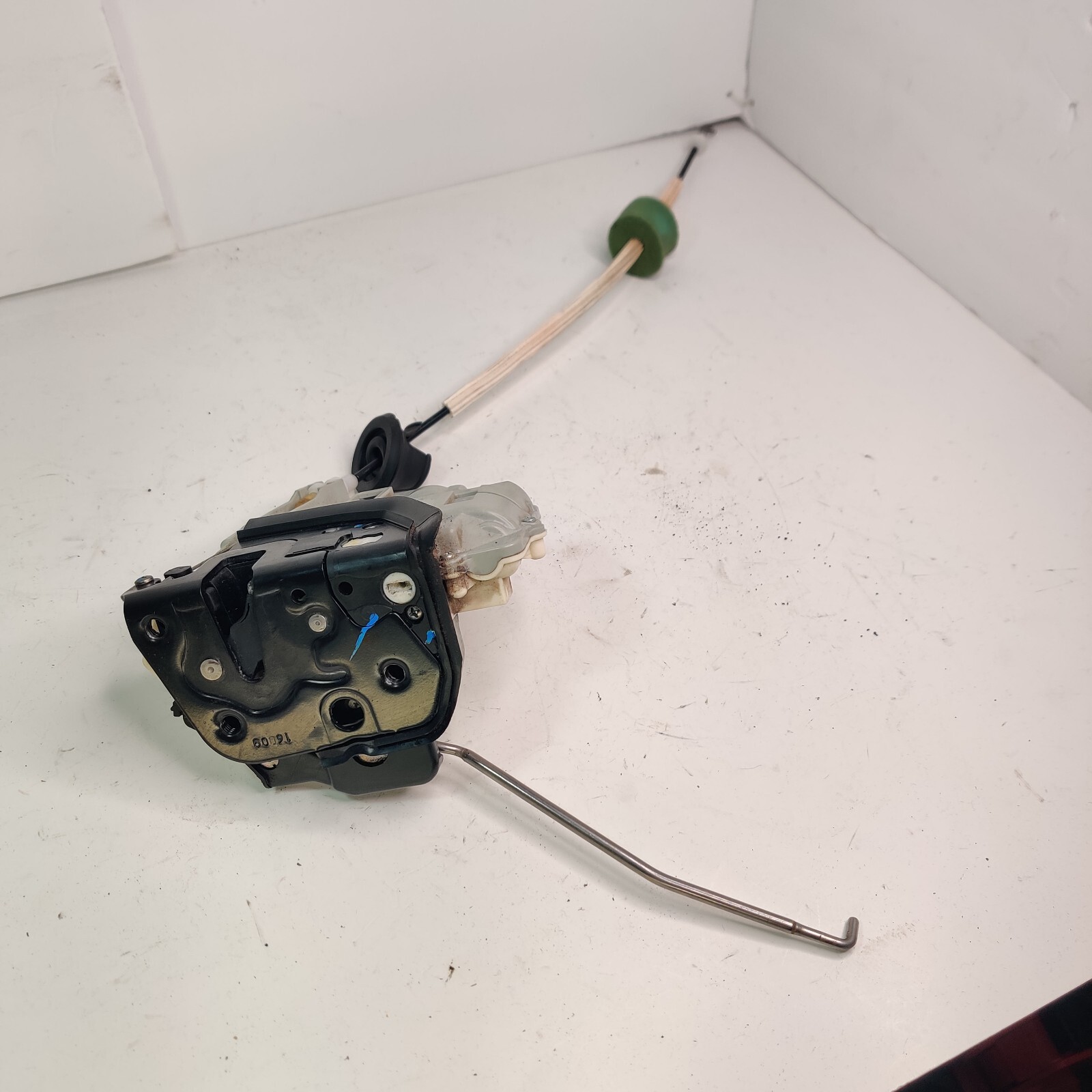 2010 AUDI A6 - Front Right DOOR Latch / LOCK Actuator 4F1837016A Multi ...