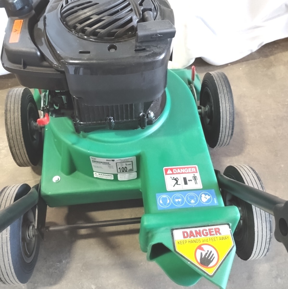 BILLY GOAT Outdoor Litter Vacuum:Shaft,Briggs+Stratton28 gal Bag Volume ...