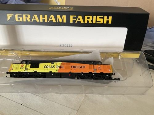 Graham Farish 371-173 Class 37/5 37521 in Colas Rail Freight orange and ...