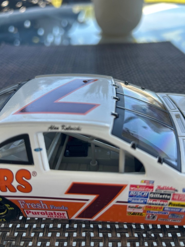 Alan Kulwicki #7 Racing Champions 1/24 Scale Hooters Car | eBay