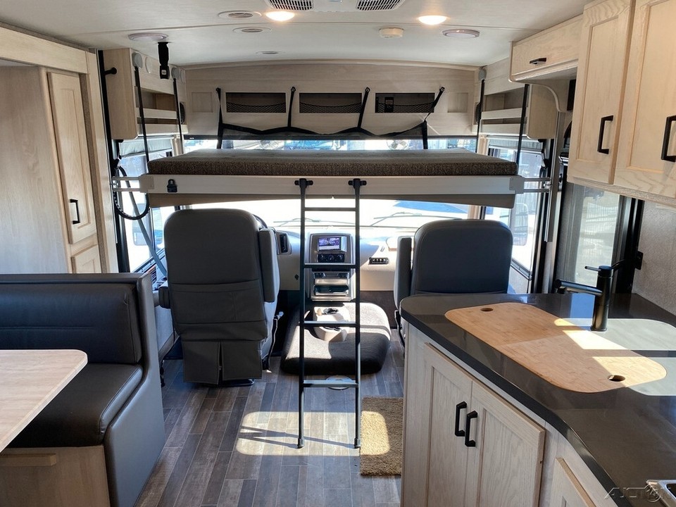 22 Winnebago Adventurer 35F Class A RV Gas Motorhome Camper Coach Cab ...