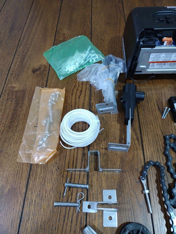 Genie 1/2 HPc Durable Chain Garage Door Opener Motor & Accessories Only ...