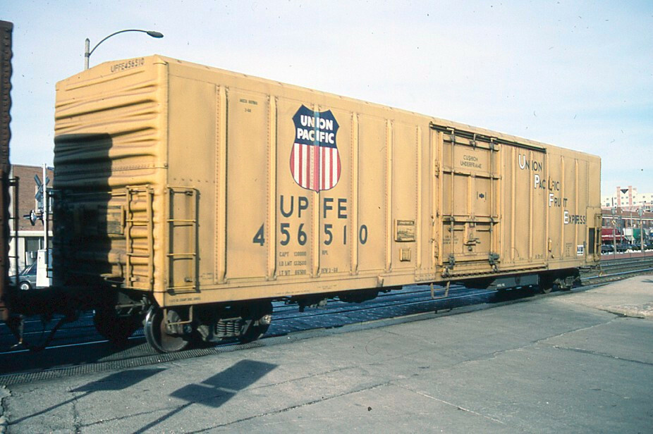 Railroad Slide - Union Pacific #456510 Pacific Fruit Express Reefer Box ...