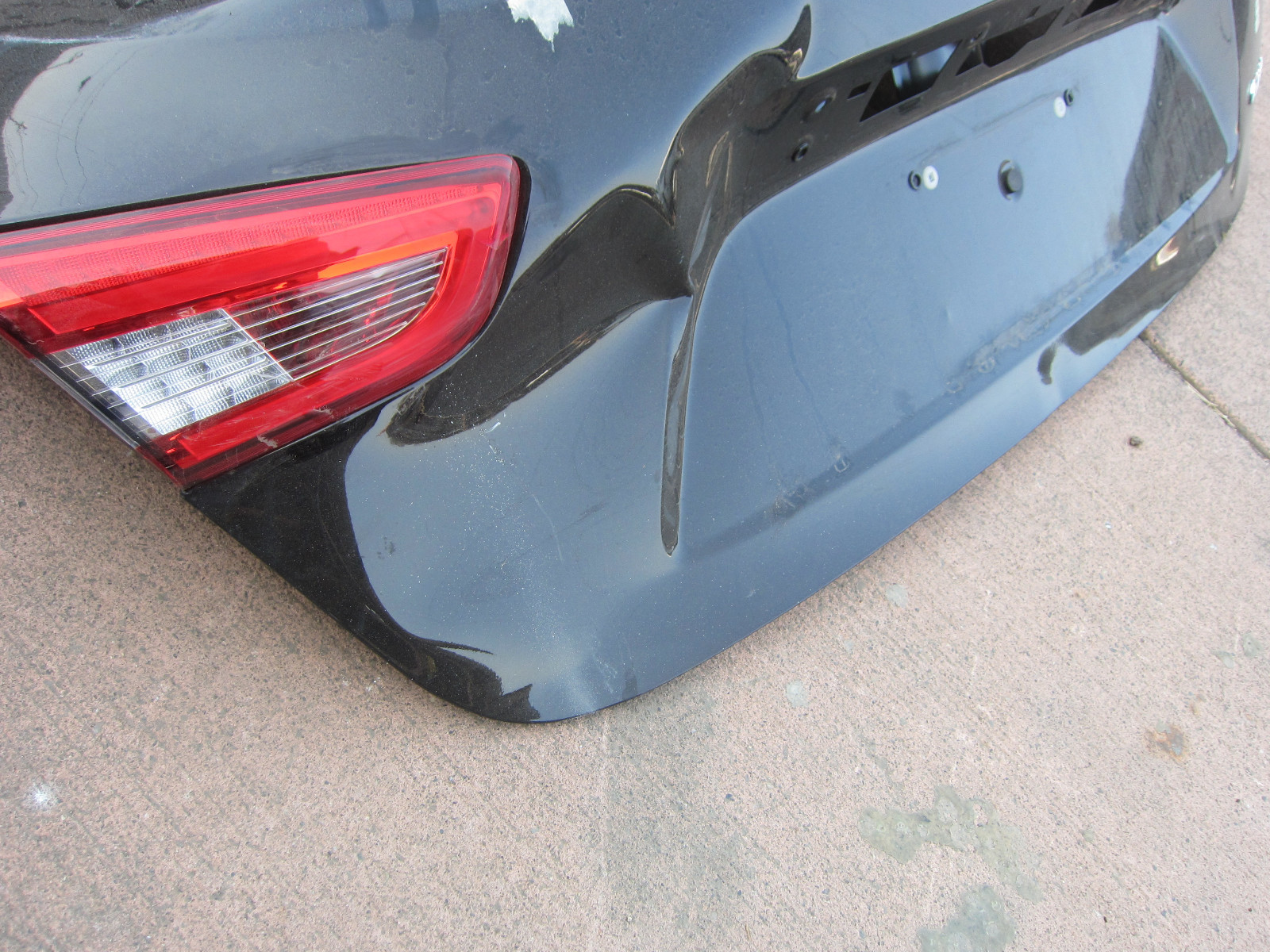 Maserati Ghibli - Trunk Lid / Deck Lid - Black - Damaged - P/N ...